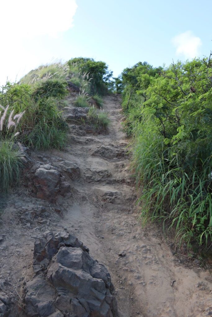 A Locals Guide to Hiking the Lanikai Pillbox Trail on Oahu ...