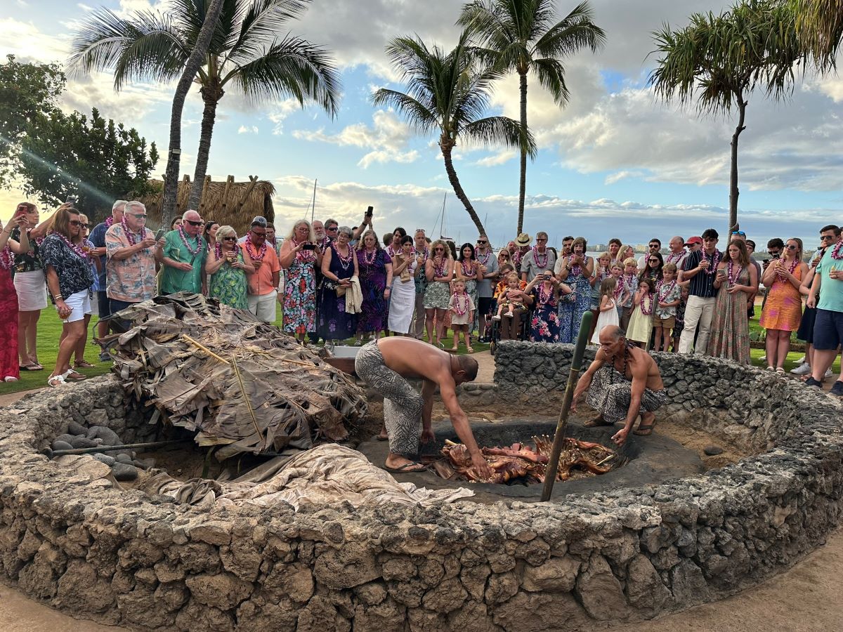 Old Lahaina Luau Review: Is It Worth It? - OahuTripPlanner.com